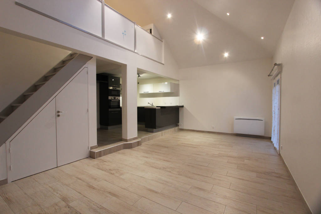 UNE MAISON DE TYPE T2 BIS AVEC JARDIN. -L'agence Immobilier & Associés